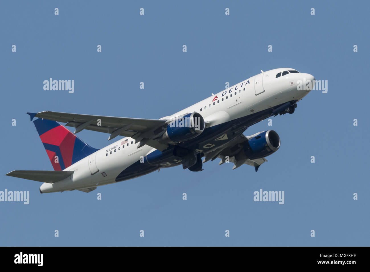 Avión delta hi-res stock photography and images - Alamy