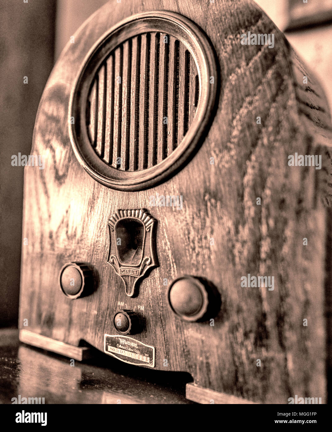 Old wireless radio hi-res stock photography and images - Alamy