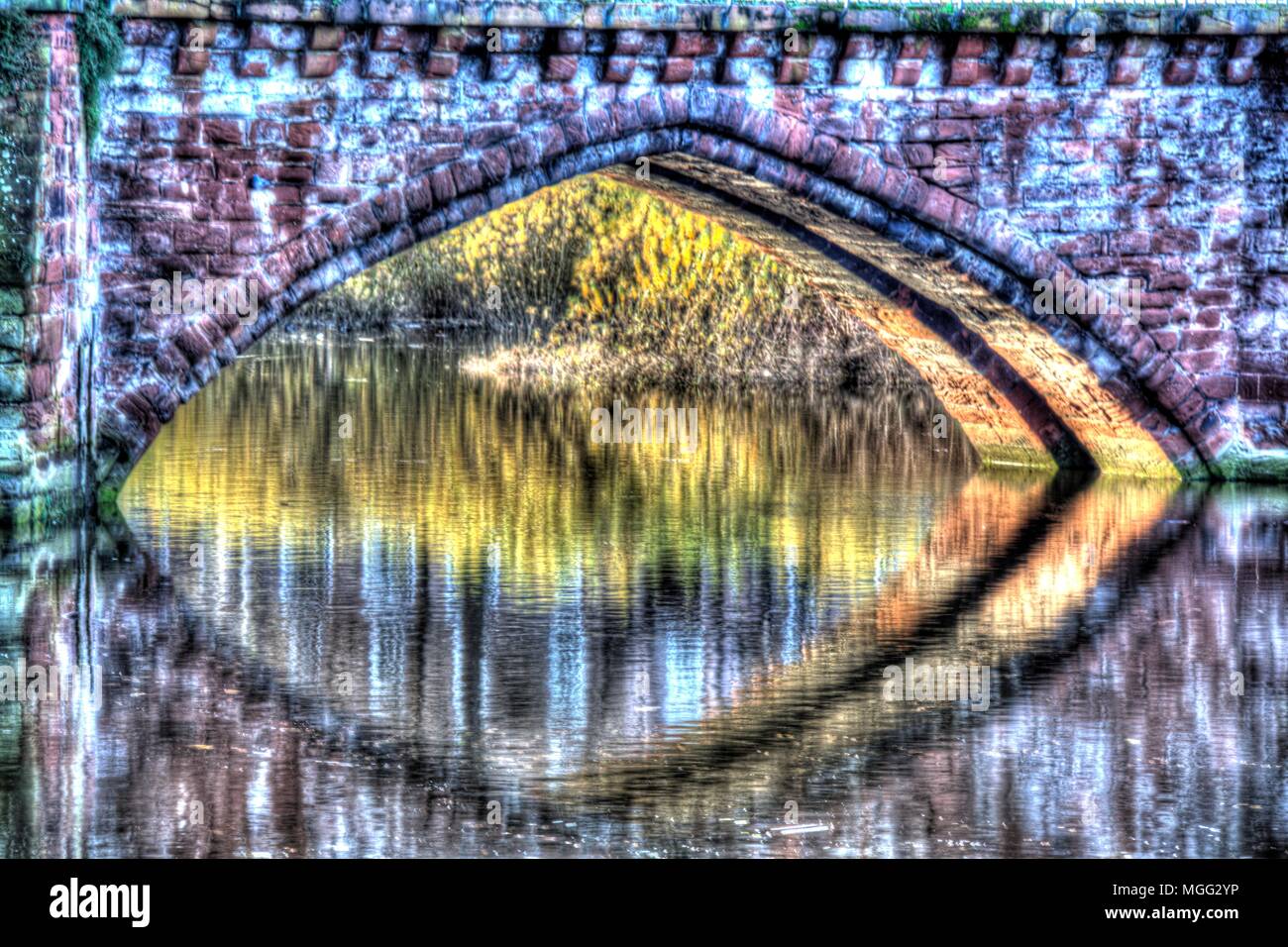 England medieval stone bridge hi-res stock photography and images - Alamy