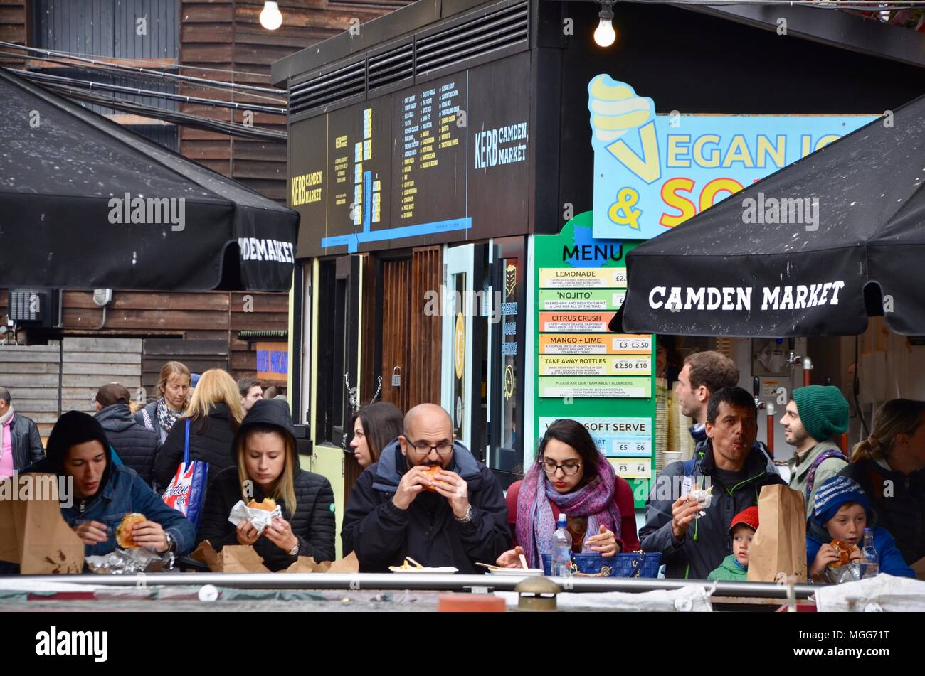 Food kerb street food market london hi-res stock photography and images ...