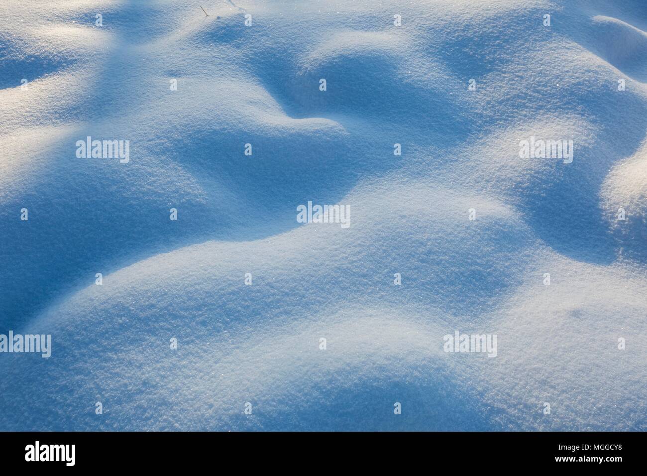 Beautiful snow patterns illuminated with golden sunset light. Winter ...