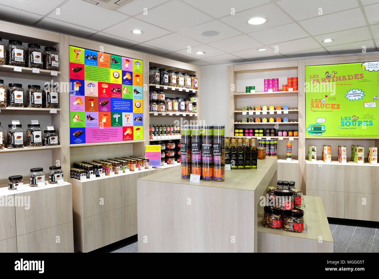 Gourmet food store hi-res stock photography and images - Alamy