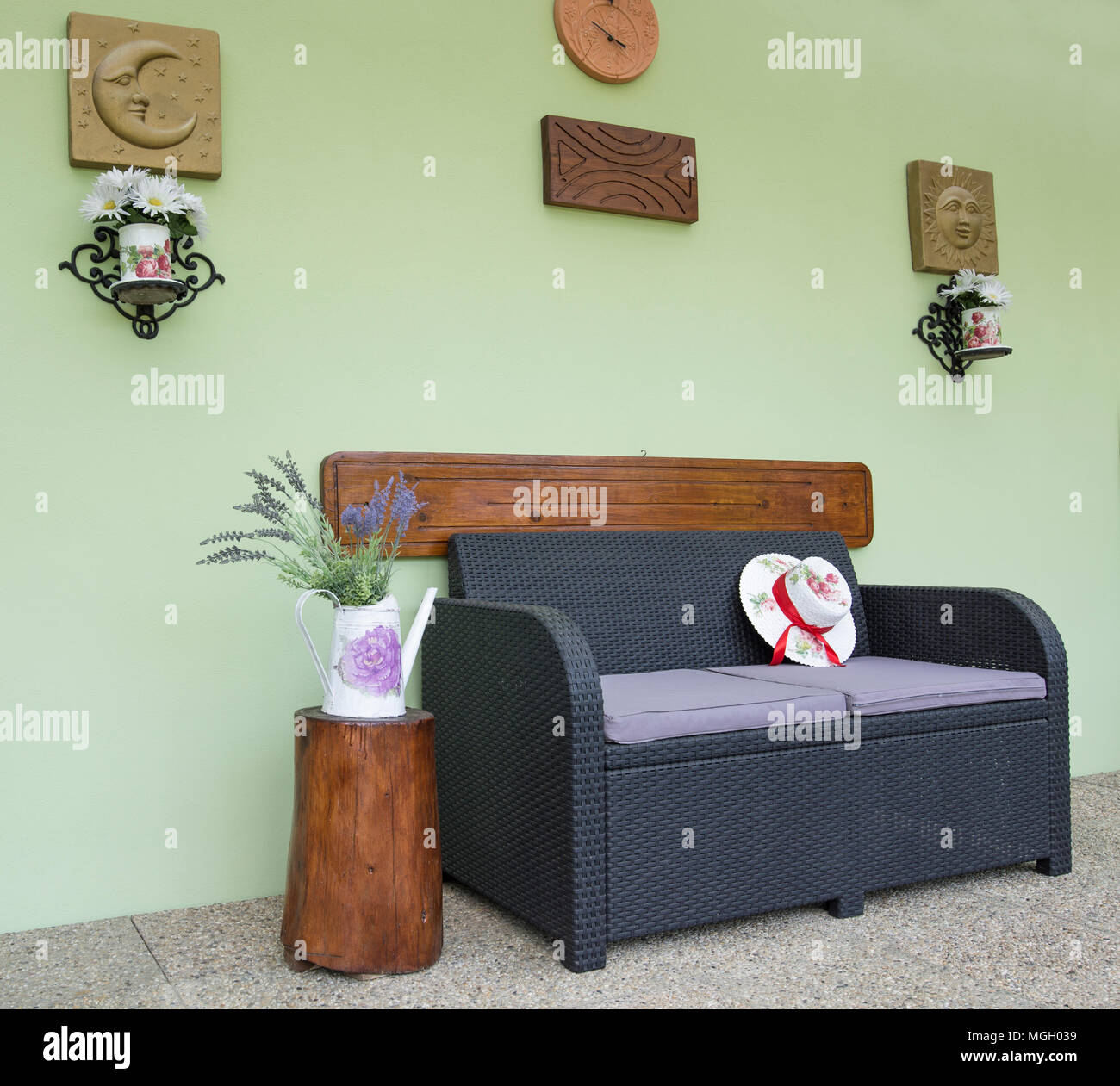 Plastic rattan garden furniture hi-res stock photography and images - Alamy