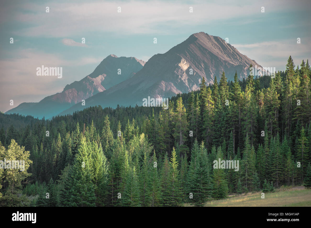 Stunning view mountain peaks hi-res stock photography and images - Alamy