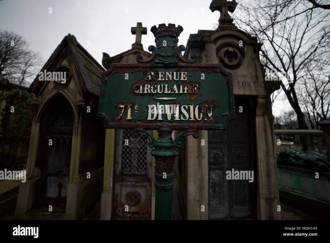 Cemetery road sign hi-res stock photography and images - Alamy