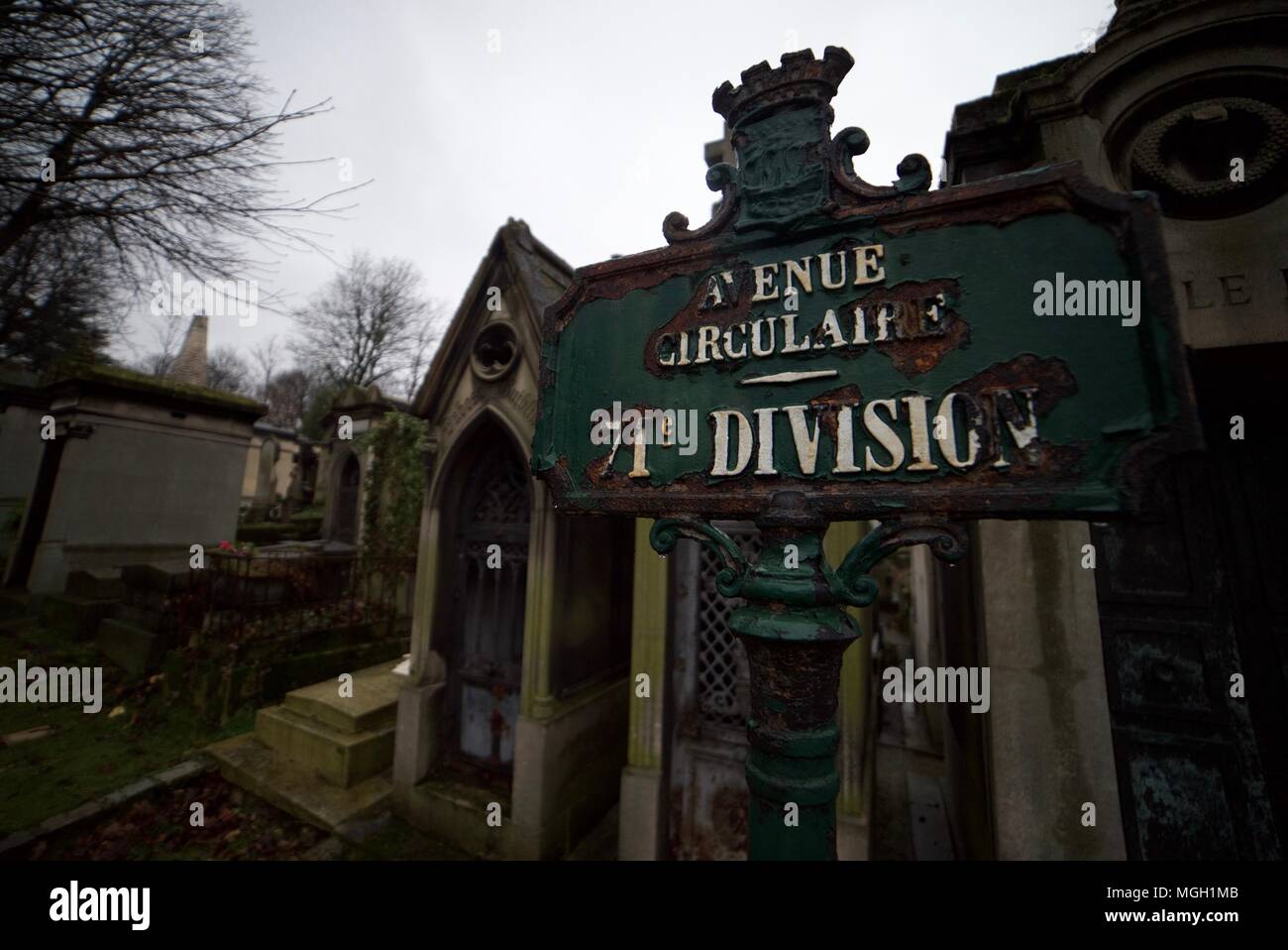 Cemetery road sign hi-res stock photography and images - Alamy