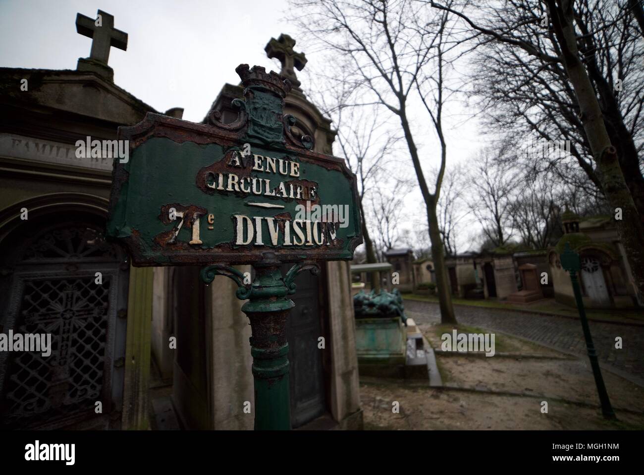 Graveyard markings hi-res stock photography and images - Alamy