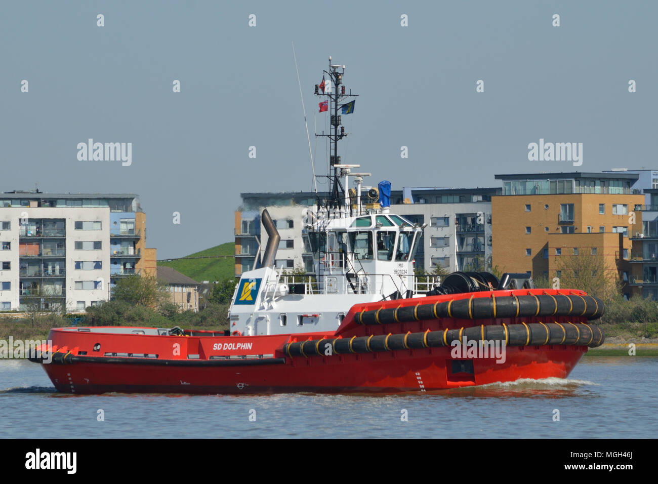 Tug on thames hi-res stock photography and images - Alamy