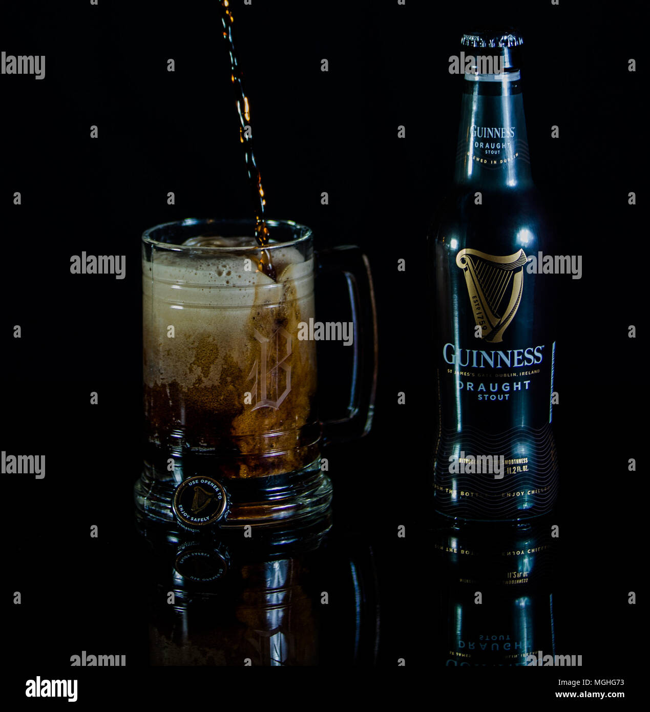 Guinness draught hi-res stock photography and images - Alamy