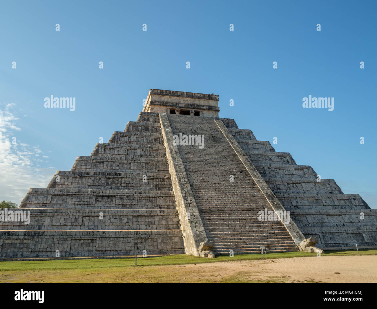 Chichen itza equinox hi-res stock photography and images - Alamy