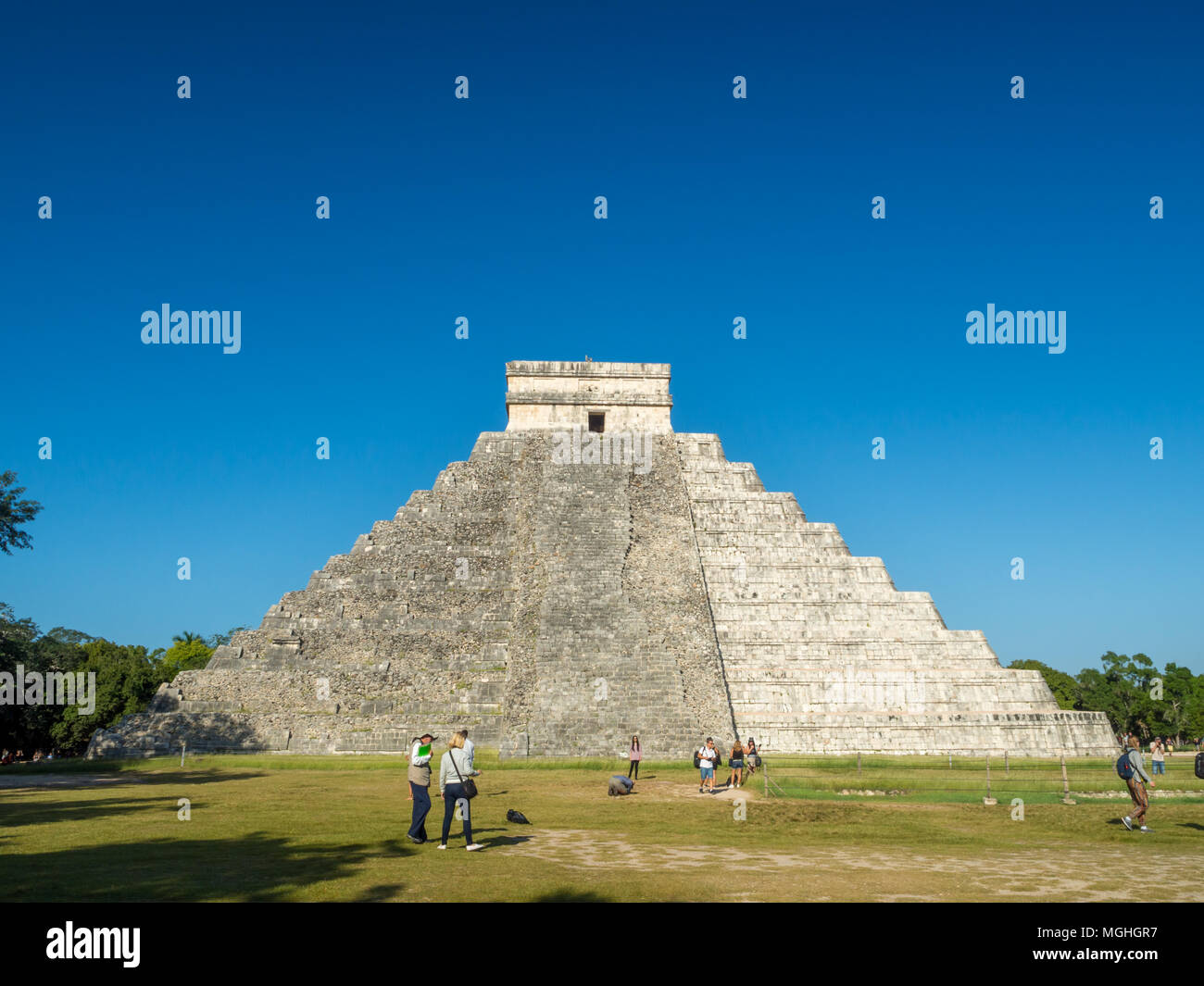 Chichen itza equinox hi-res stock photography and images - Alamy