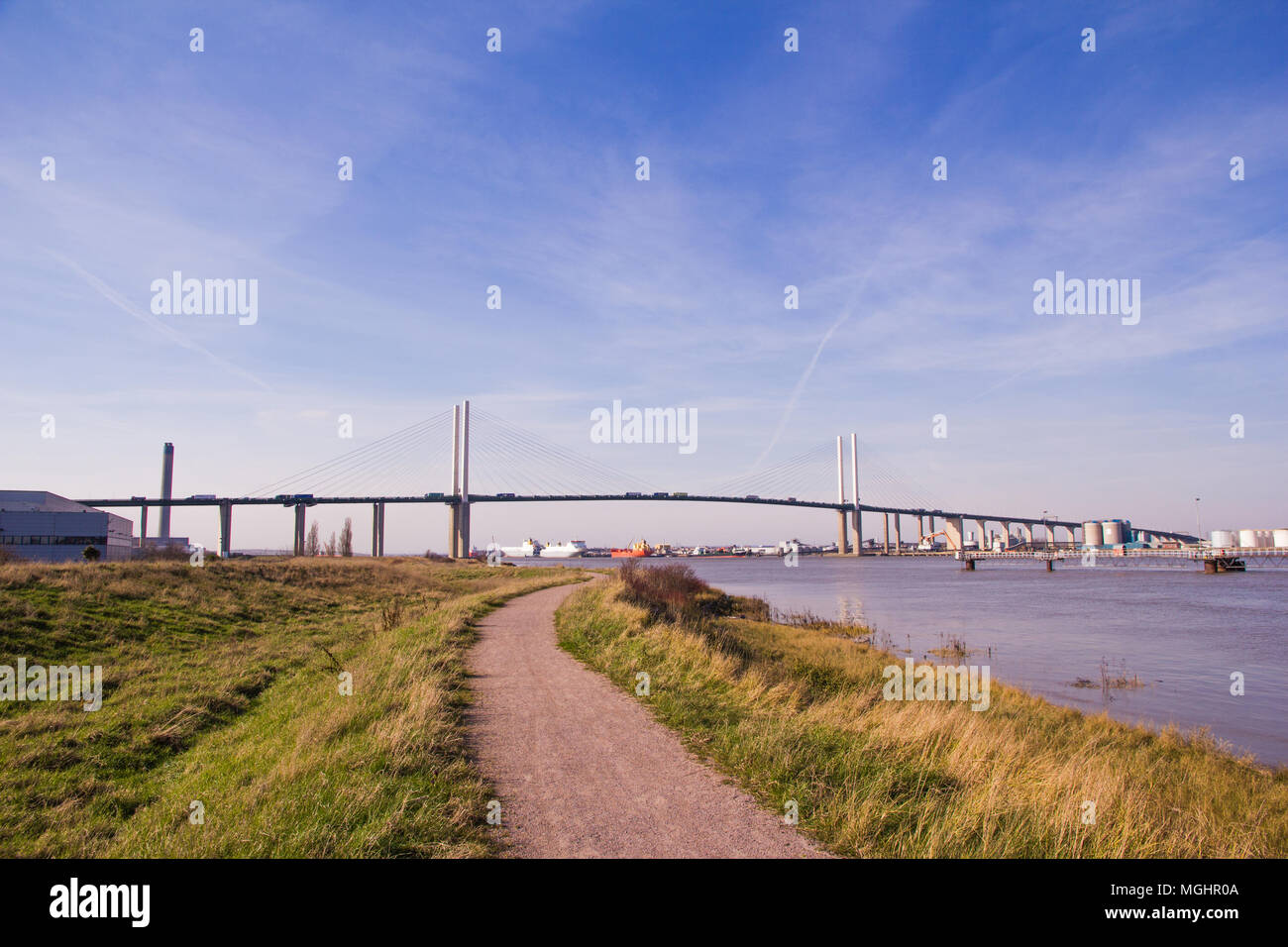 Queen elizabeth ii bridge m25 hi-res stock photography and images - Alamy