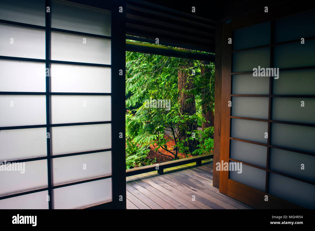 Japanese viewing platform at the Bellevue Botanical Gardens Stock Photo ...