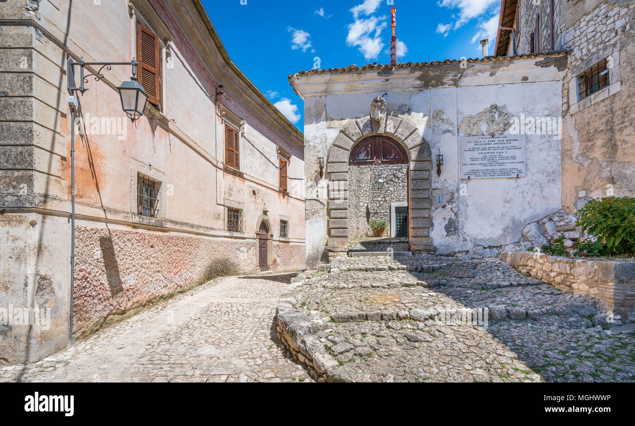 Fumone castle hi-res stock photography and images - Alamy