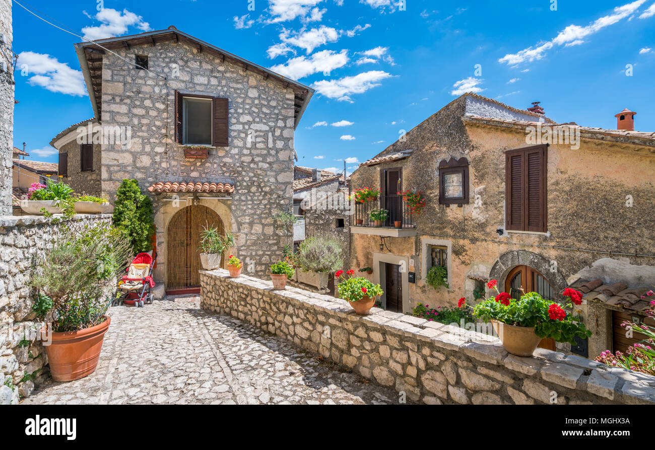 Fumone castle hi-res stock photography and images - Alamy