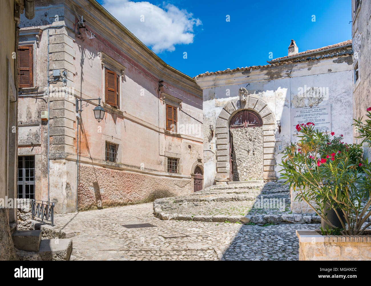 Fumone castle hi-res stock photography and images - Alamy