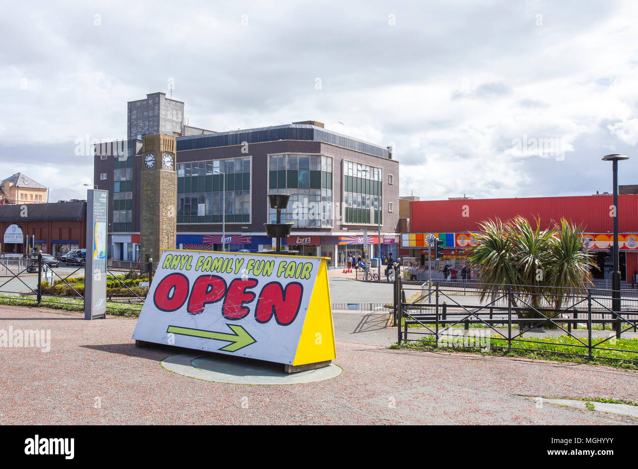 Rhyl family fun fair hi-res stock photography and images - Alamy