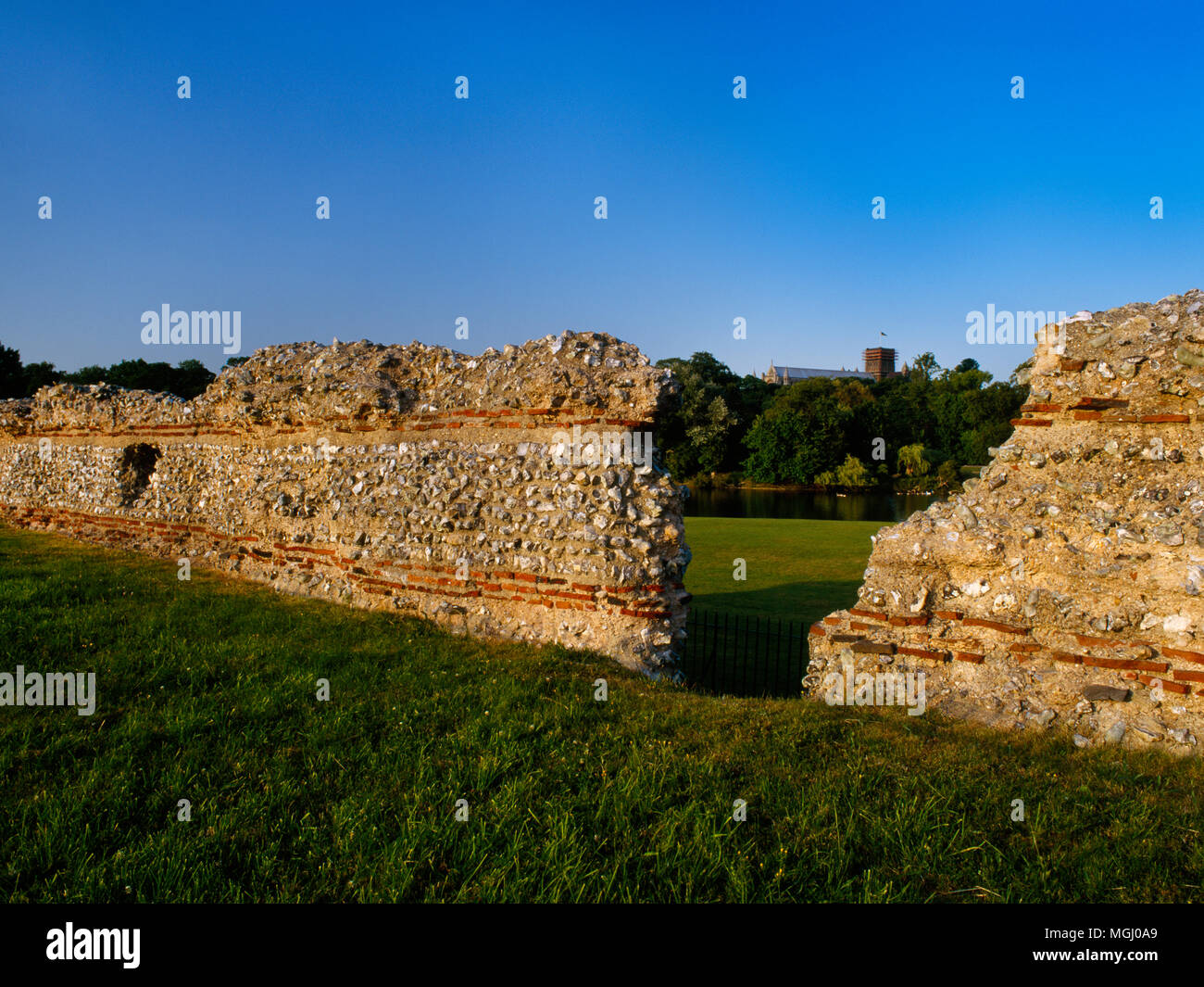 St albans roman wall hi-res stock photography and images - Alamy