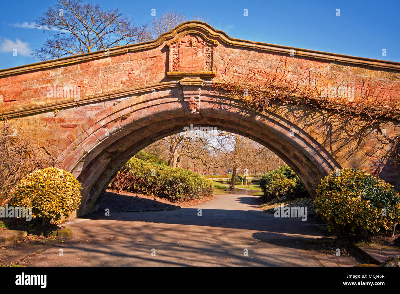Dell bridge port sunlight village hi-res stock photography and images ...