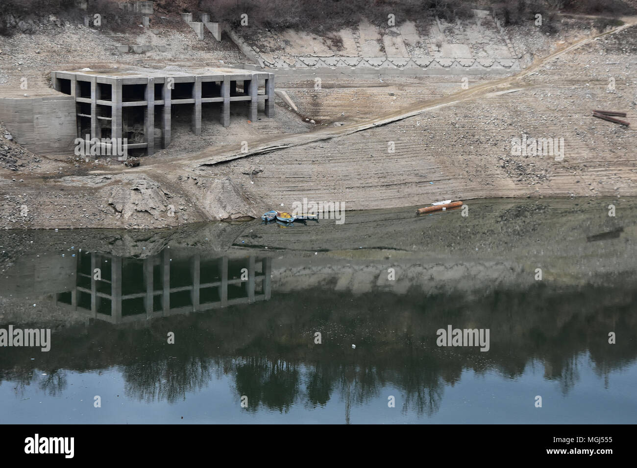 Environmental pollution dam hi-res stock photography and images - Alamy