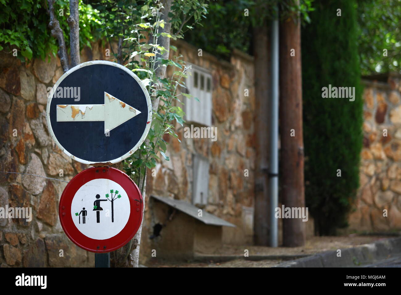 Road signs trees do not break close to Stock Photo - Alamy