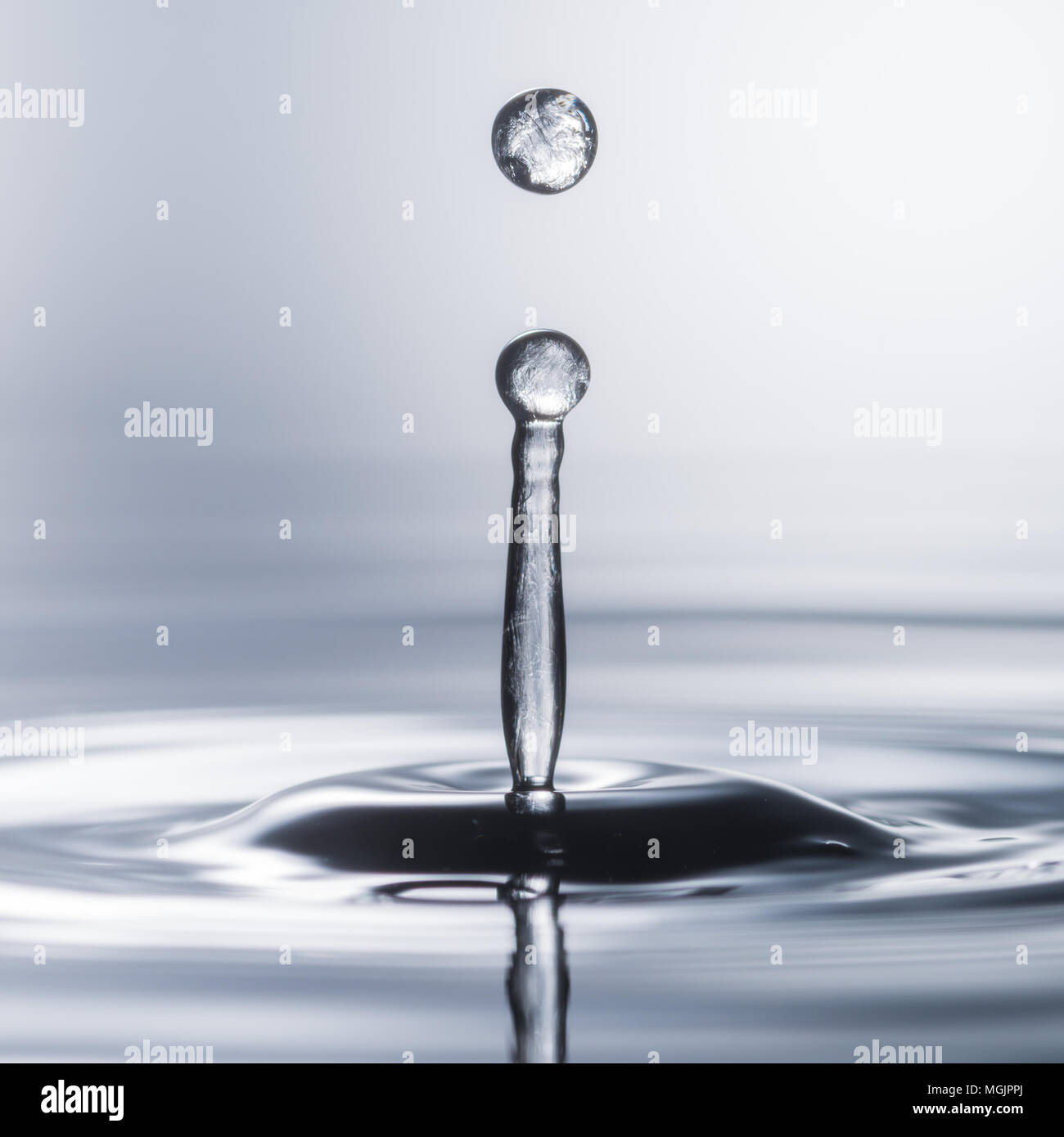 Spike and wave hi-res stock photography and images - Alamy