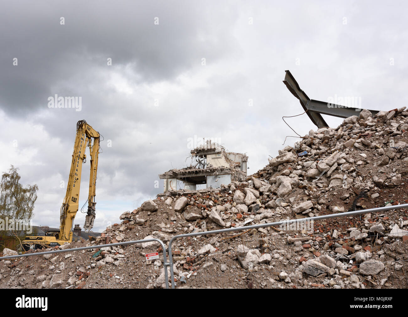 Demolition site, concrete rubble, partly demolished reinforced concrete ...