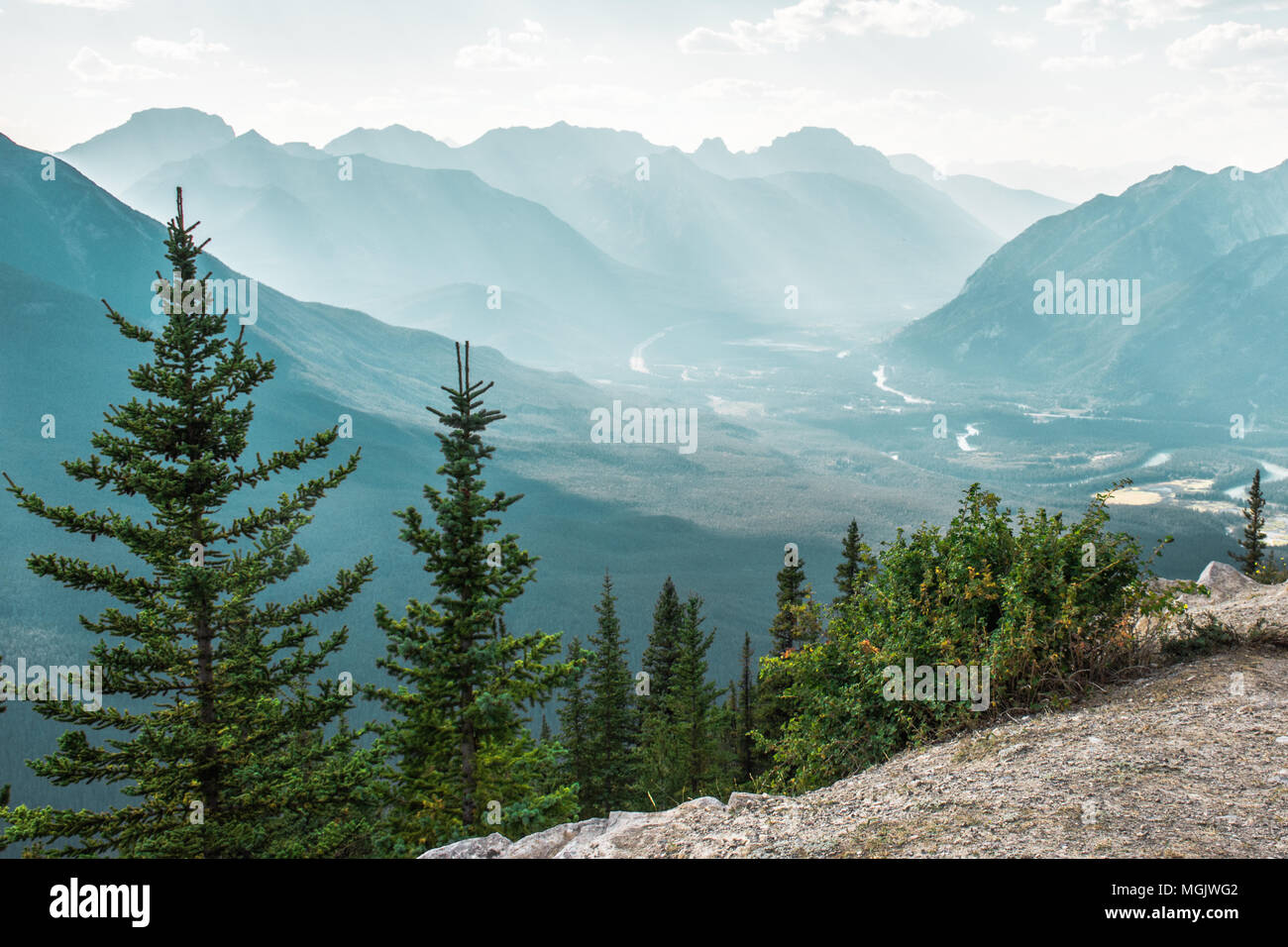 Stunning peak view of the Banff Canadian Rockies Stock Photo - Alamy
