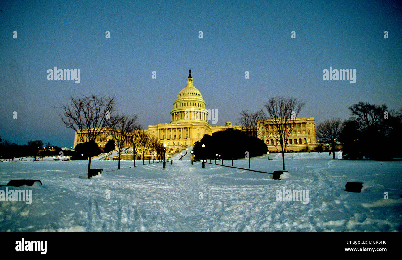 Washington, DC, USA, January 8, 1996 The United States Capital building ...