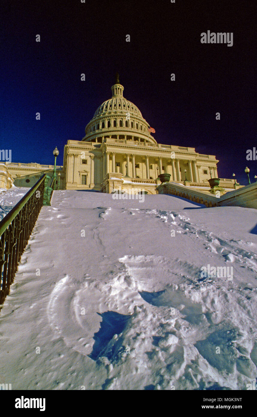 Washington, DC, USA, January 8, 1996 The United States Capital building ...