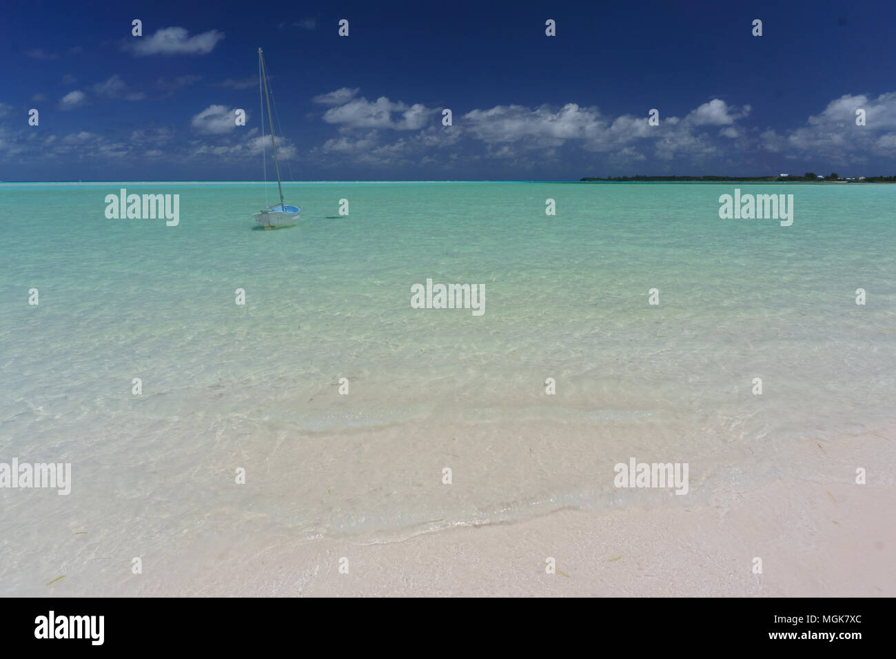 Bahamas racing sloop hi-res stock photography and images - Alamy
