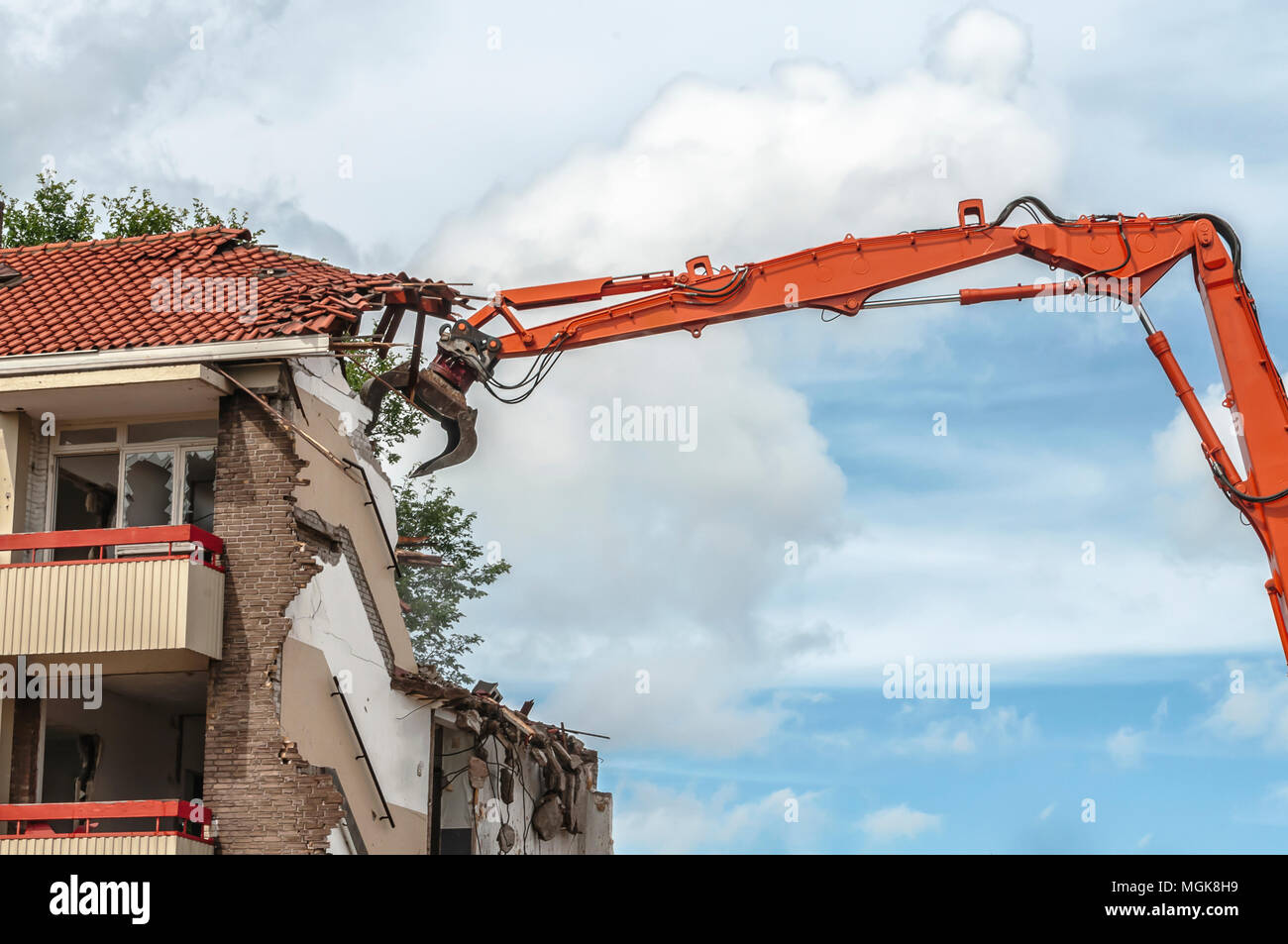 Junk yard crane hi-res stock photography and images - Alamy