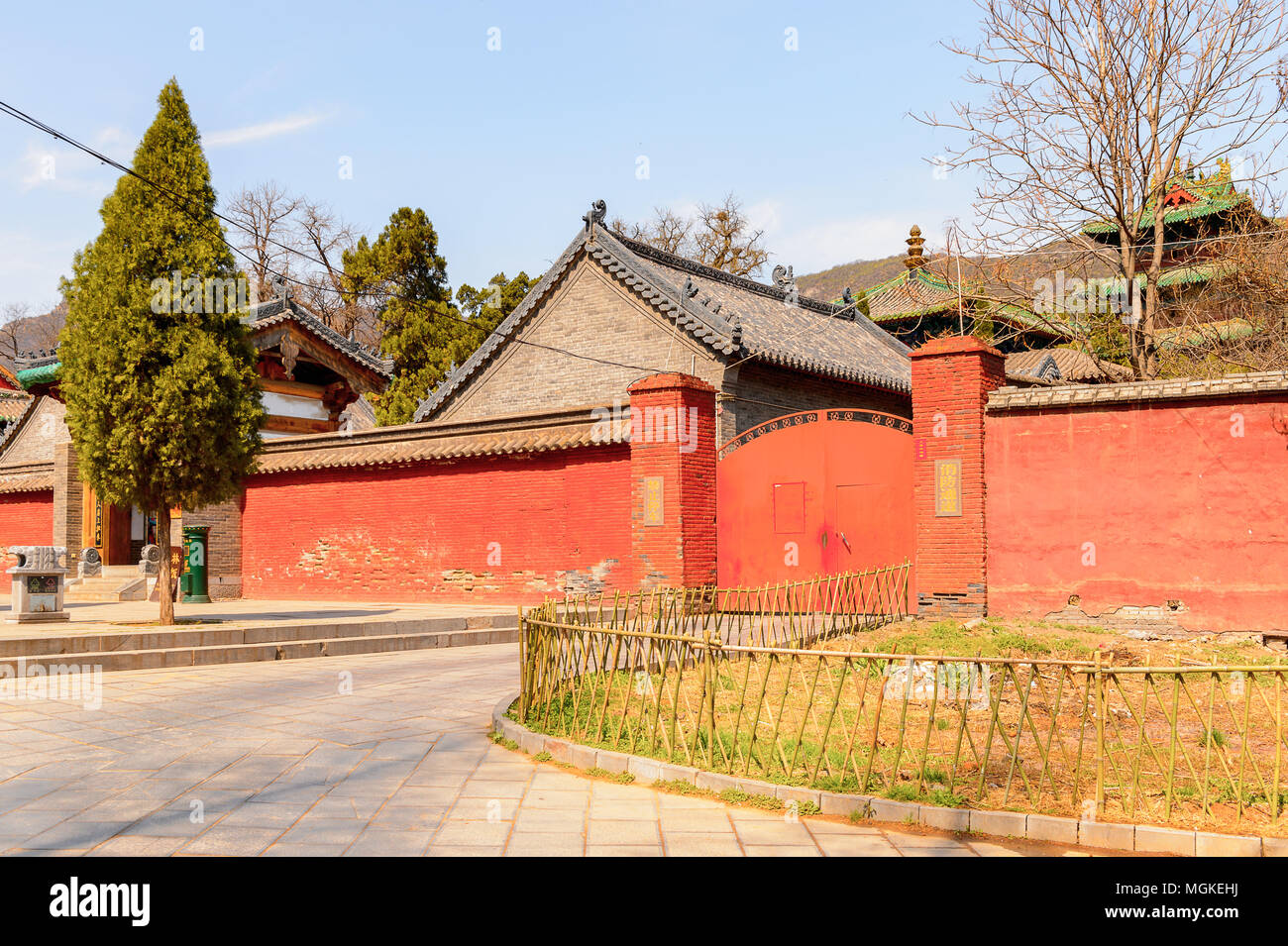Authentic Shaolin Monastery (Shaolin Temple), a Zen Buddhist temple ...
