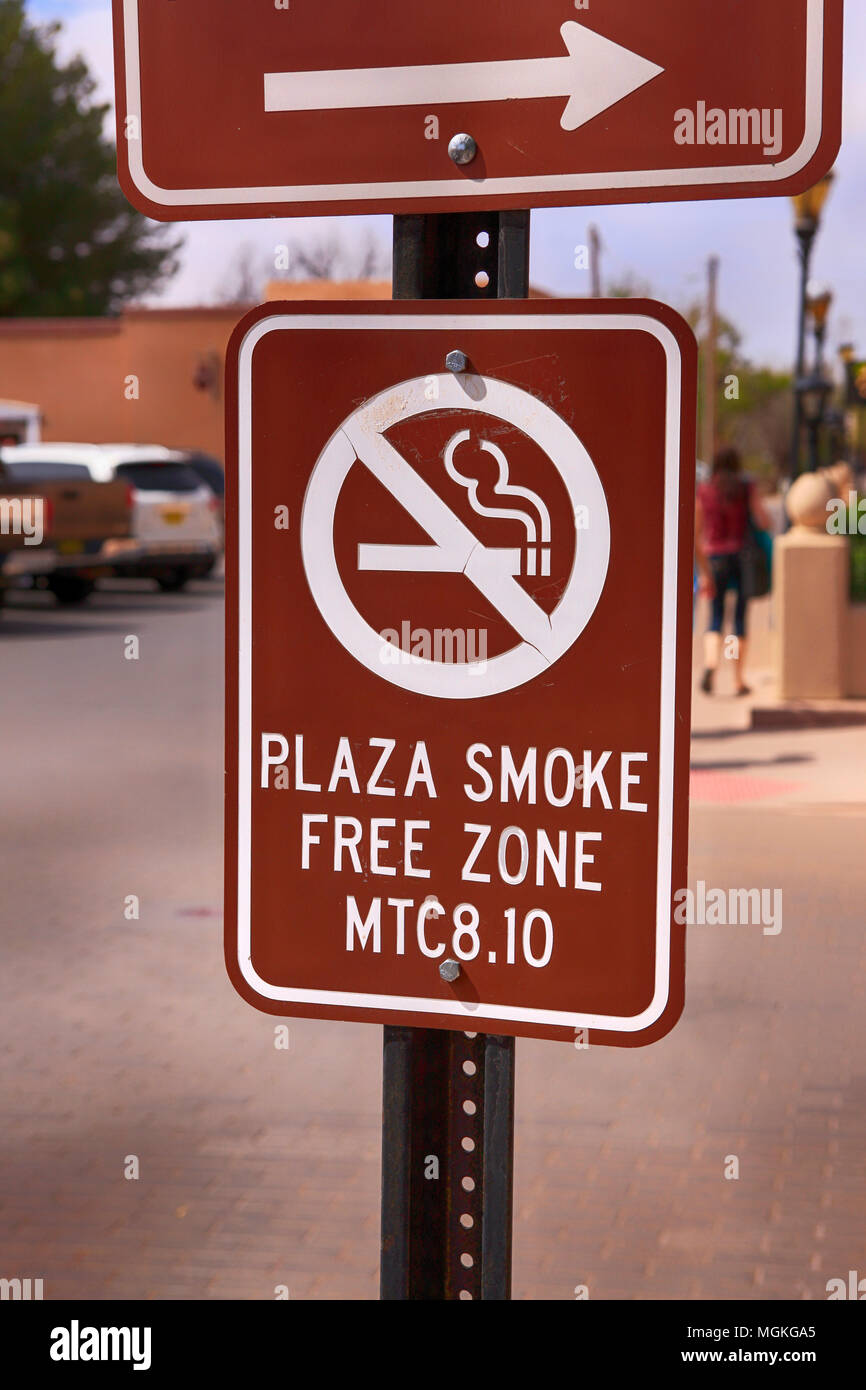Smoke free area sign hi-res stock photography and images - Alamy