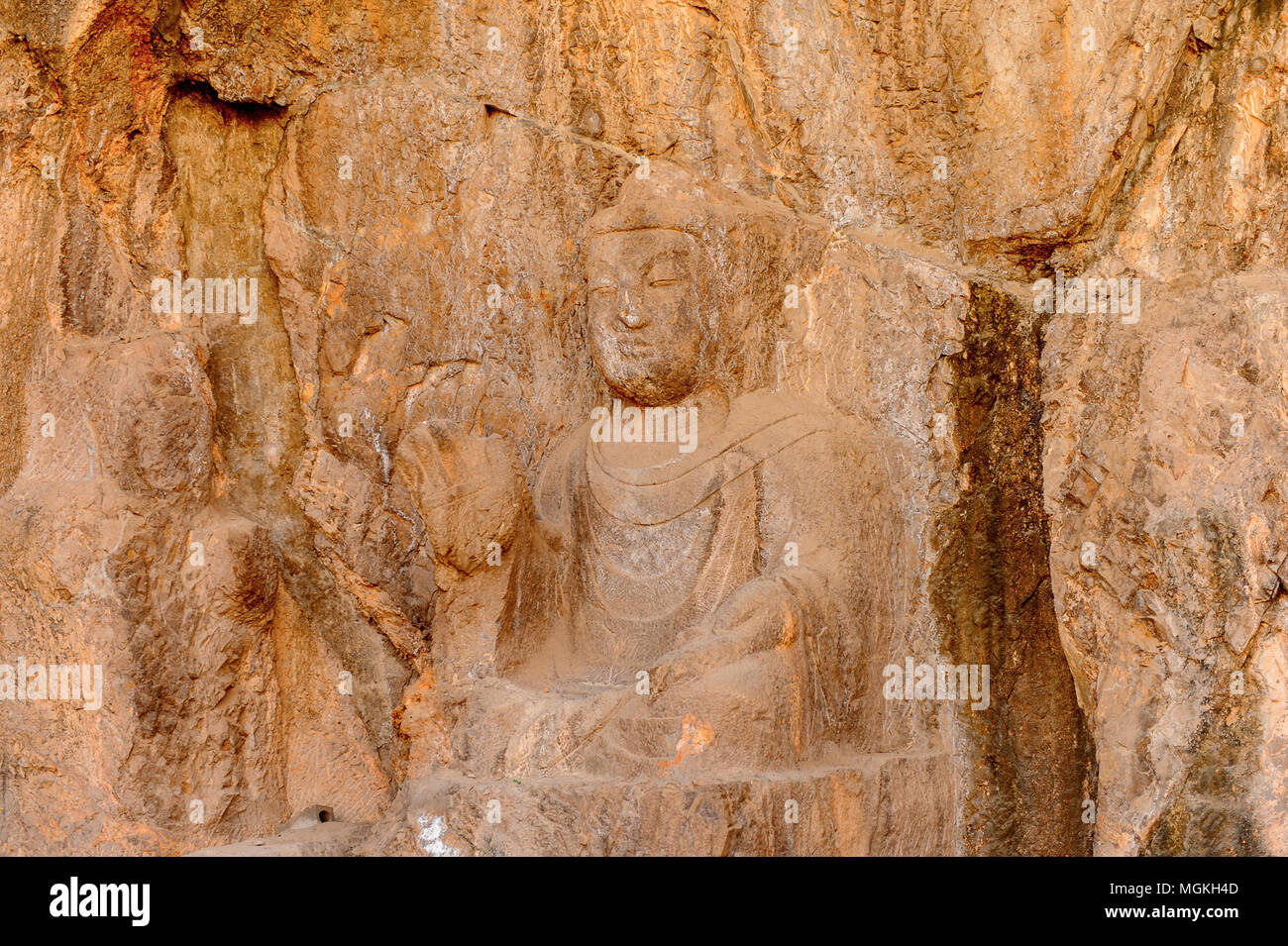 Longmen Grottoes ( Dragon's Gate Grottoes) or Longmen Caves.UNESCO ...