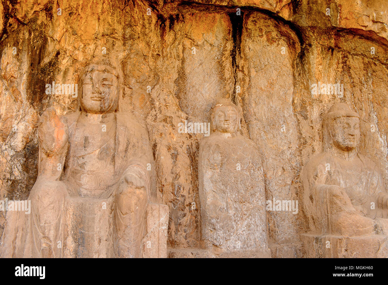 Longmen Grottoes ( Dragon's Gate Grottoes) or Longmen Caves.UNESCO ...