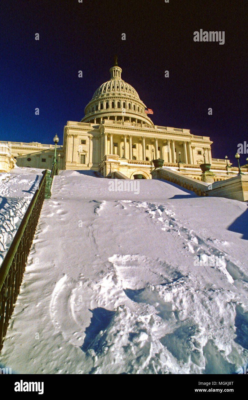 Washington, DC, USA, January 8, 1996 The United States Capital building ...