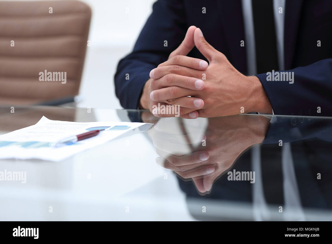 Man suit sitting behind table hi-res stock photography and images - Alamy