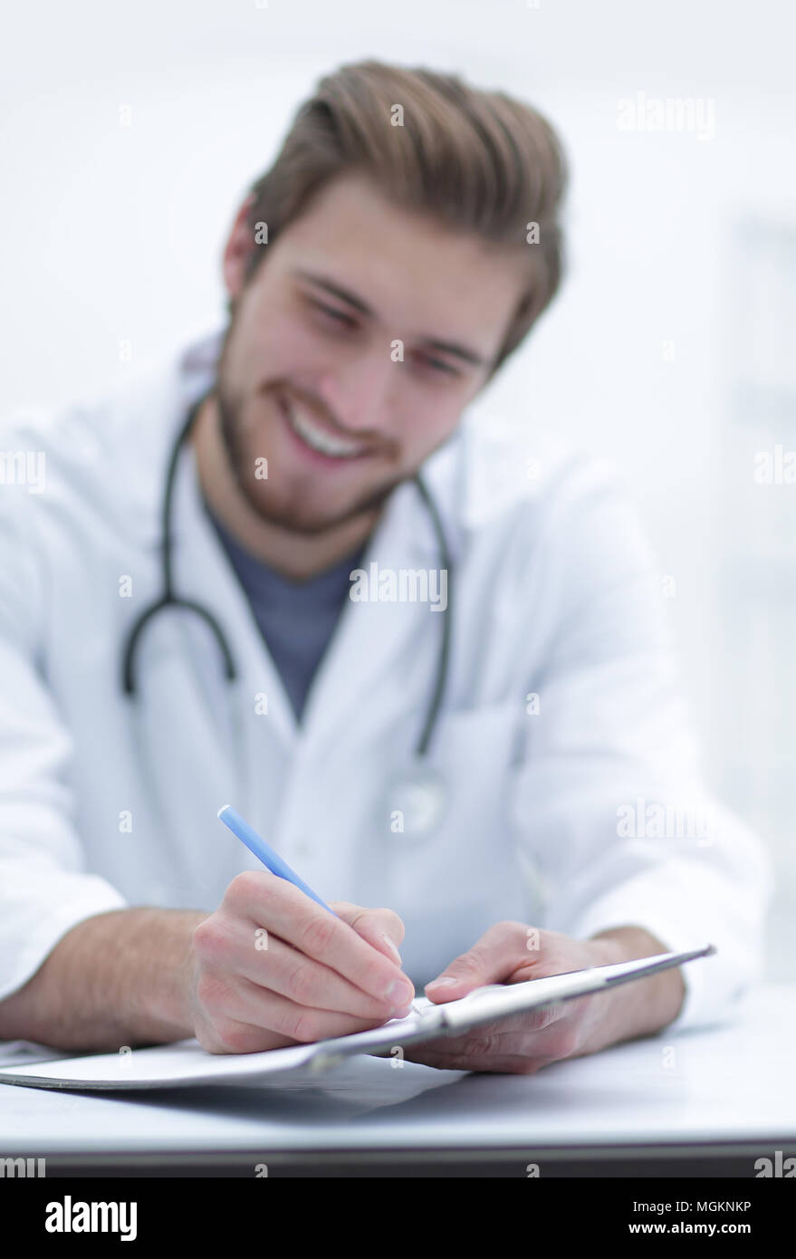 Doctor writing out a prescription hi-res stock photography and images ...
