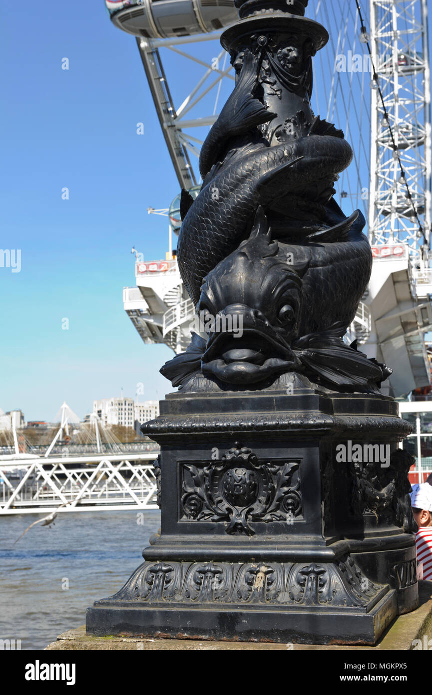 Old lamp post london hi-res stock photography and images - Alamy