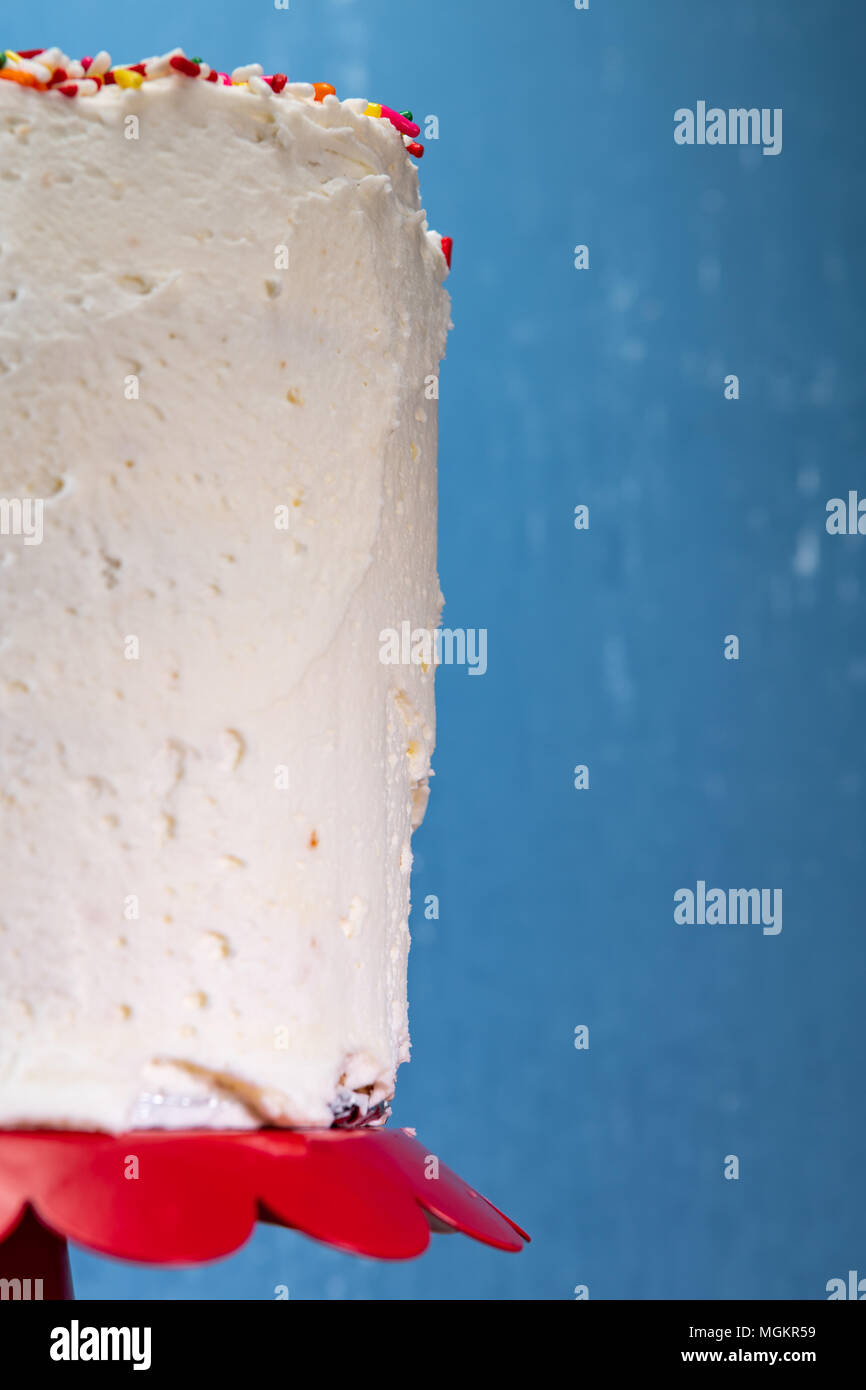 Edge of Tall Cake and Blue Background vertical Stock Photo - Alamy