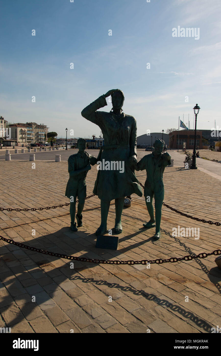 "Spose dei marinai", a bronze statue by artist Pagliarani celebrating ...