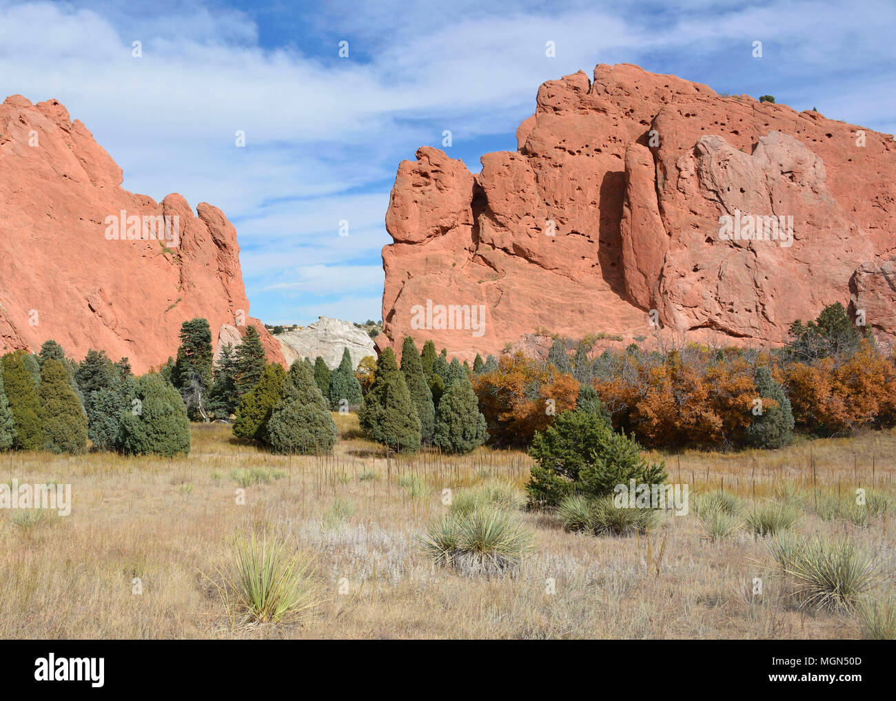 Red garden scenery hi-res stock photography and images - Alamy