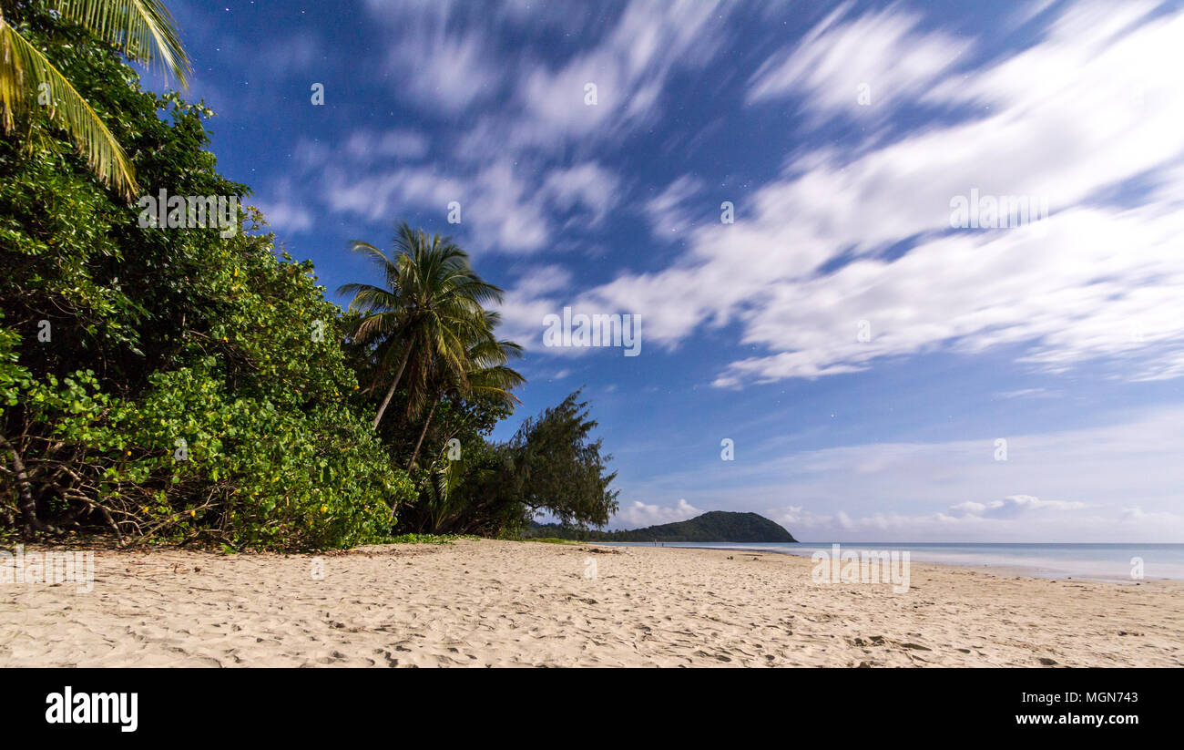 Cairns reef australia hi-res stock photography and images - Alamy
