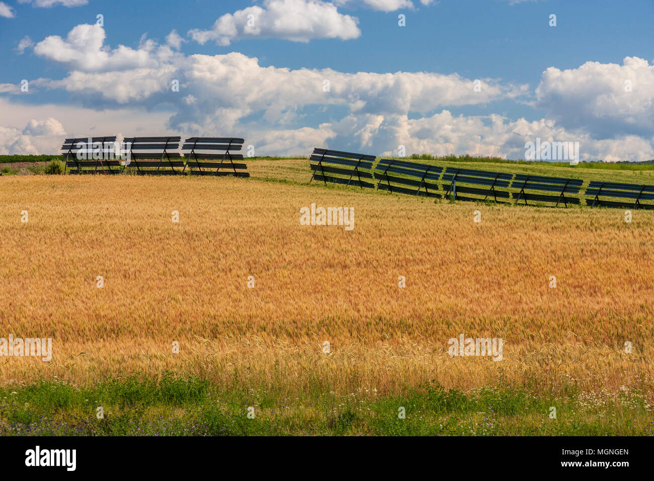 Snow drift fences hi-res stock photography and images - Alamy