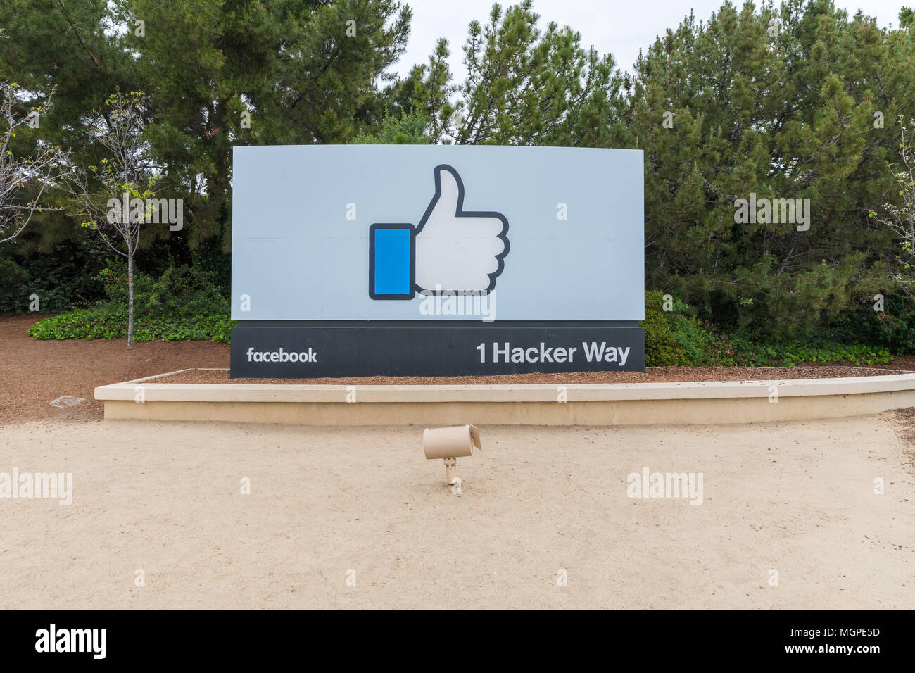 Facebook corporate headquarter hi-res stock photography and images - Alamy