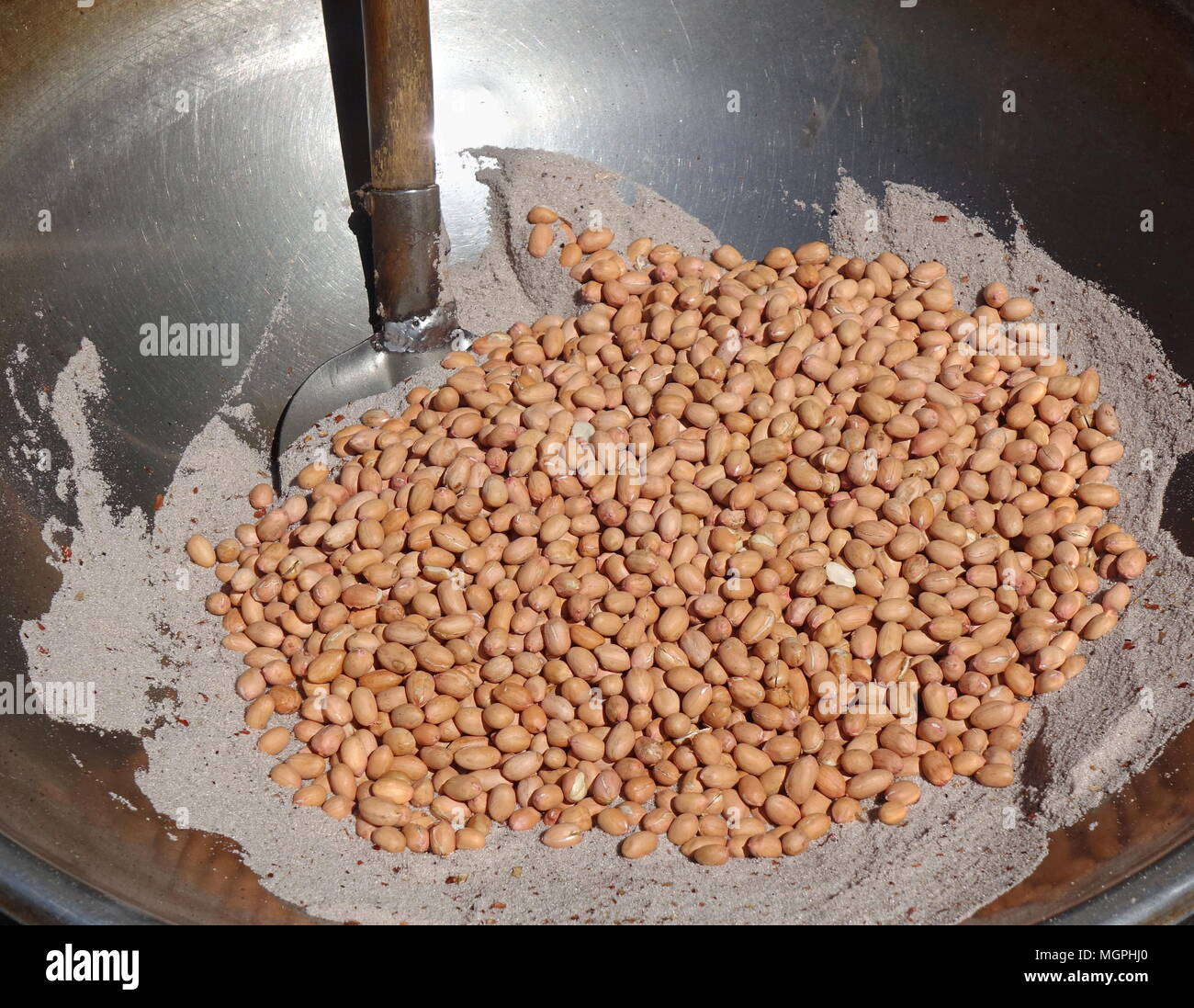 Roasting with sand hi-res stock photography and images - Alamy