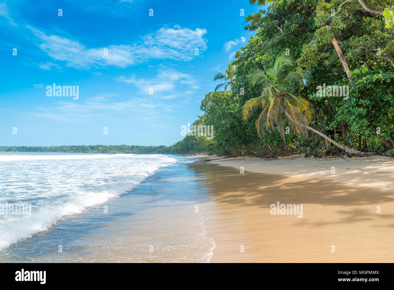 Cahuita - Nationalpark with beautiful beaches and rainforest in Costa ...