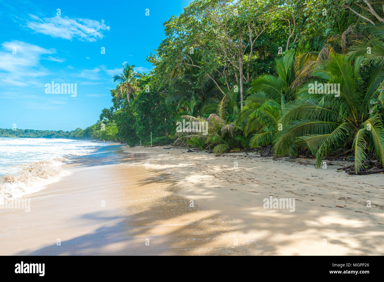 Cahuita - Nationalpark with beautiful beaches and rainforest in Costa ...