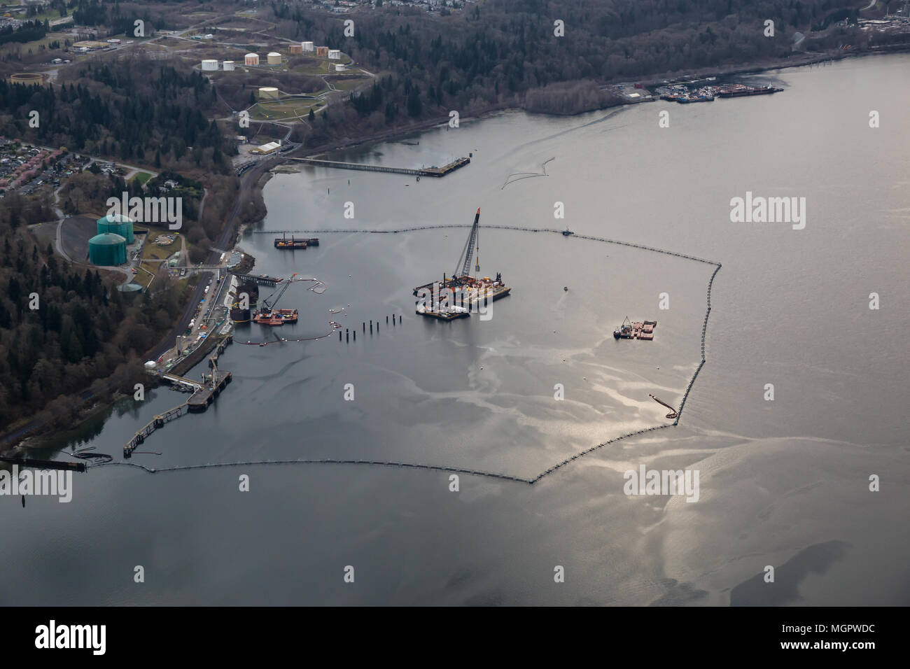 Oil refinery burnaby bc bc hi-res stock photography and images - Alamy